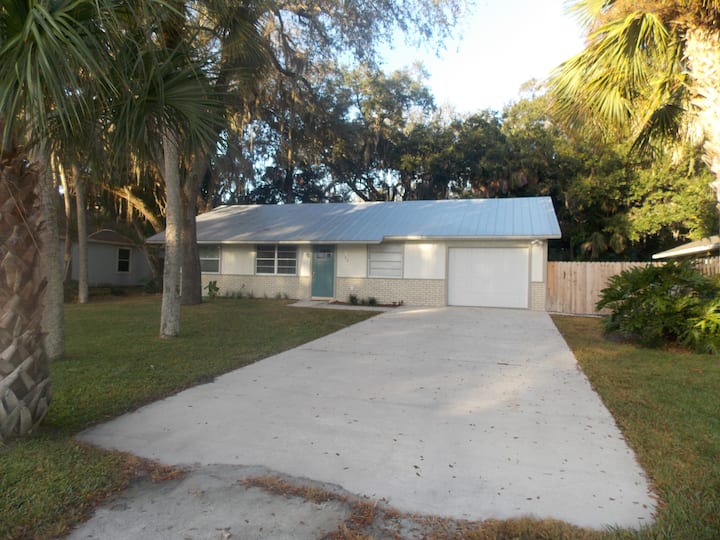 Changes In Latitude - Vero Beach, FL