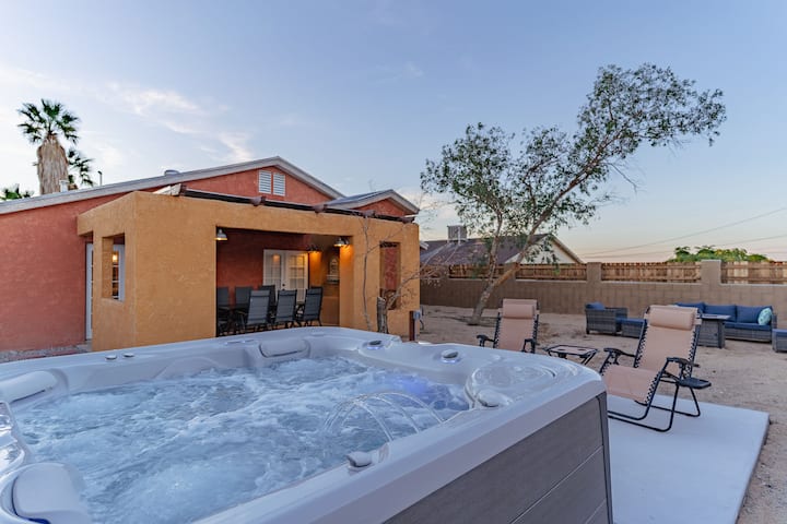 Colorful Oasis Near Jtnp! Cowboy Pool, Hot Tub, Ev - Twentynine Palms, CA