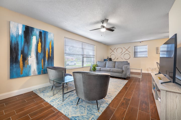 The Diplomat | Sleeps 8 | 15 Mins To Beach - Port St. Lucie, FL