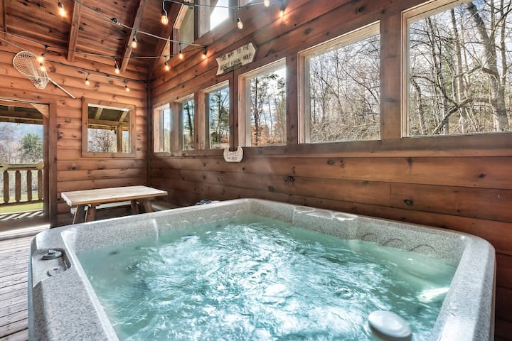 Spectacular Mtns Views+hot Tub/pool Table/pvt Pond - Wears Valley, TN