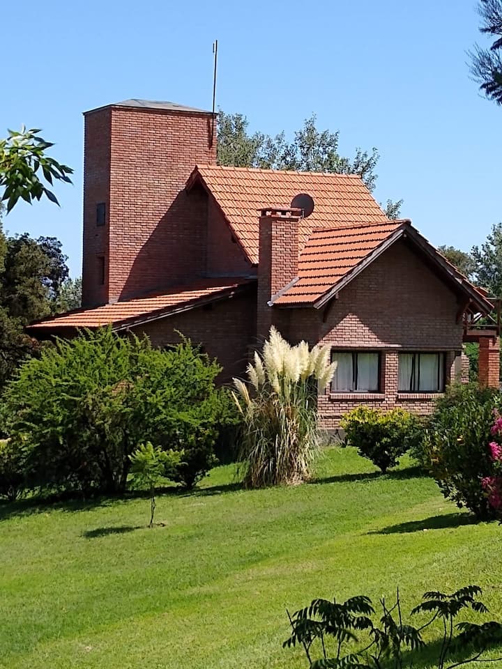 Chalet Alakush.  
Country Chumamaya
Merlo S. Luis - Merlo