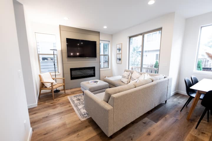 Cozy Modern 4br Oasis W/ Gym And Entertainment - Vancouver, WA