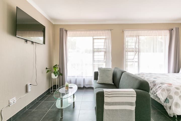 Cozy Cottage, Private Entrance. - Randburg