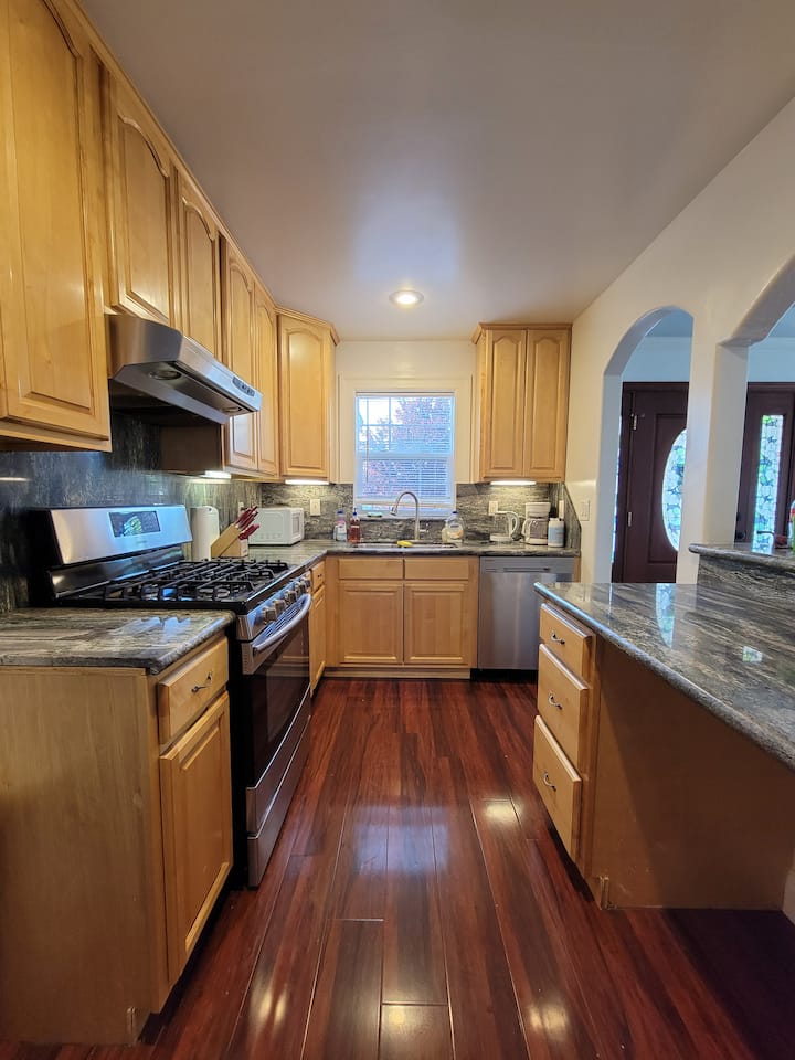 Serene: #S0-spacious | Private Bath | Queen Bed - Santa Clara, CA