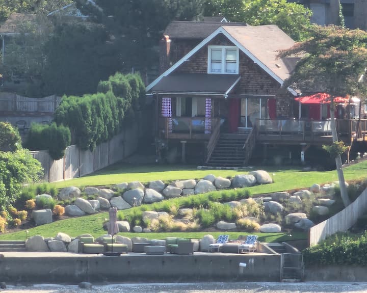 Cozy Manette Bremerton Waterfront Cottage - Port Orchard, WA