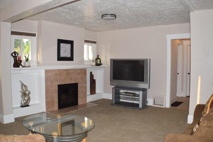 The Strawberry Inn - Sandy, UT