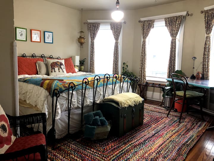 Downtown Guest Room - Harrisonburg, VA