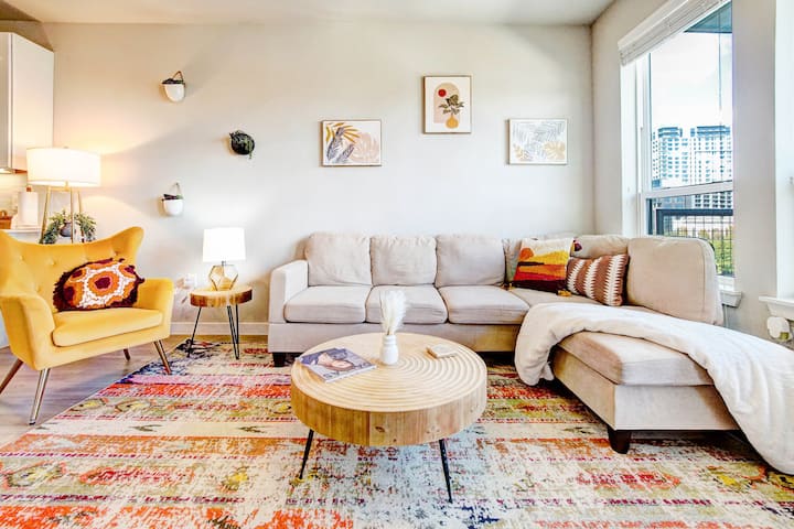 Luxury Downtown Apartment + City View | 30 Day Min - ダラス