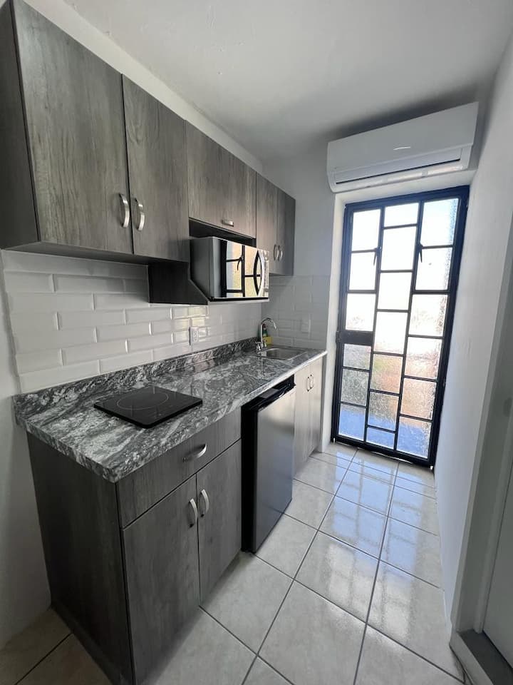 Private Upper Studio, Quick Access To Subway 1 & 3 - Guadalajara, México
