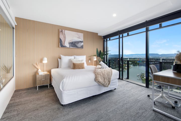 Circle On Cavill Lakeside Elegance - Surfers Paradise