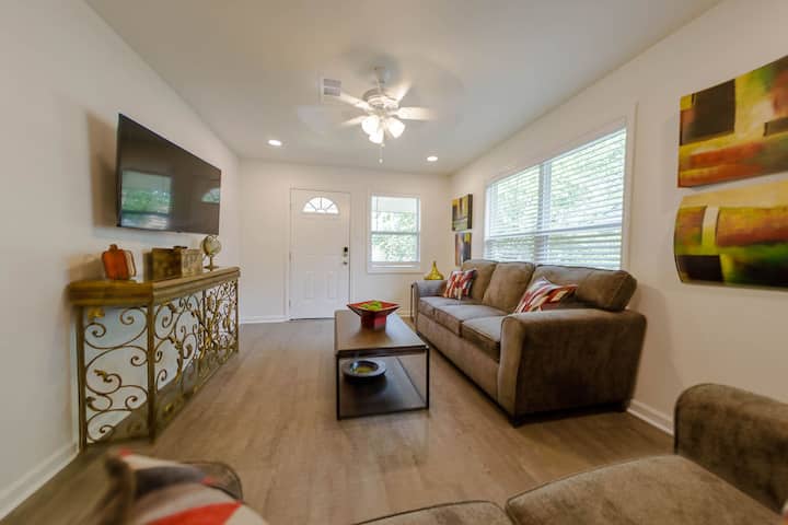 Very Nice 2 Bed 2.5 Bath Home With 2 Car Carport - Little Rock, AR