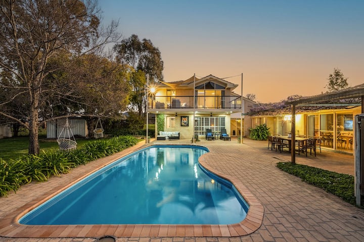 Great Family Home, 5 Bed, 3 Bathrooms. Pool. - Mudgee