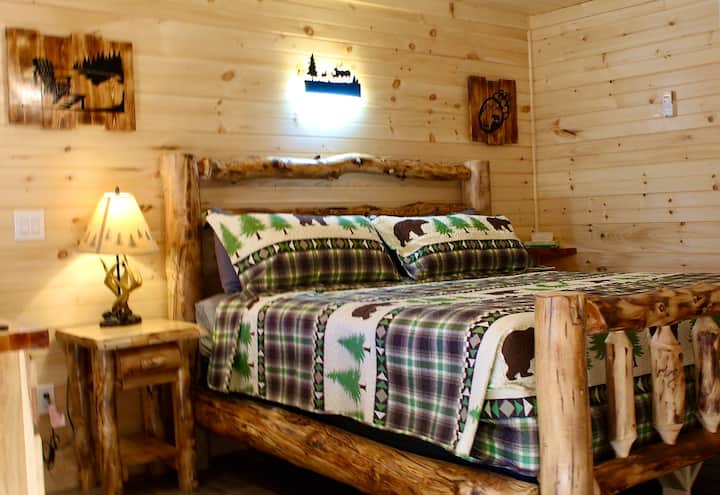Adirondack Escape:luxury Studio W/ Private Jacuzzi - Lake George, NY
