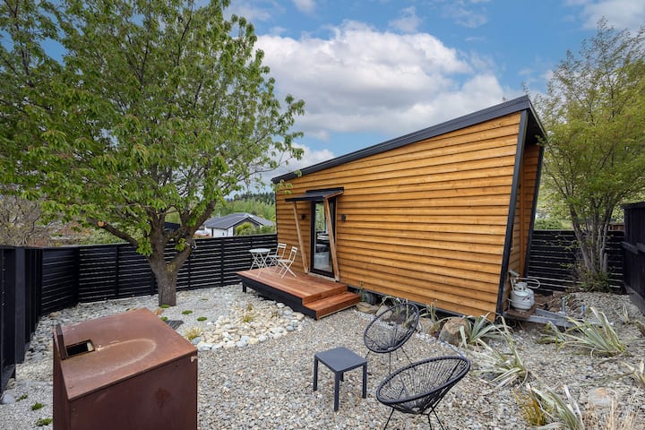 Tiny House-big Fun! Mountain Views, Fire & Garden - Wanaka