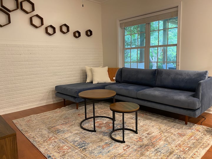 Bright, Open, Stylish Space Near Trilith Studios - Peachtree City, GA