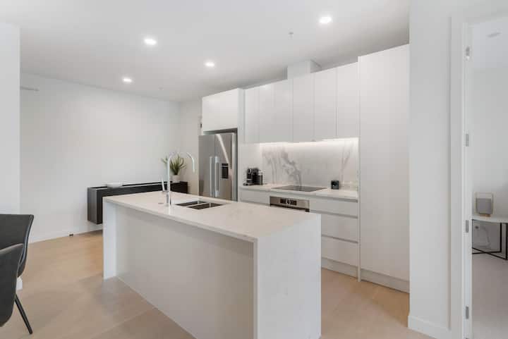 Modern Apartment & Parking - Central & Quiet - Auckland
