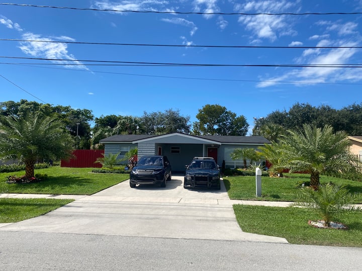 Bj’s Palms & Resorts Llc - Plantation