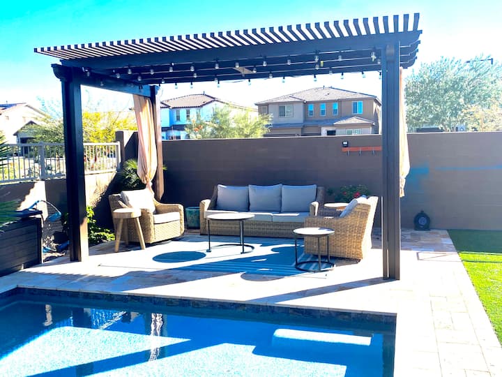 Cheerful 5 Bedrooms, 4 Baths Home, Pool & Gym - Peoria, AZ