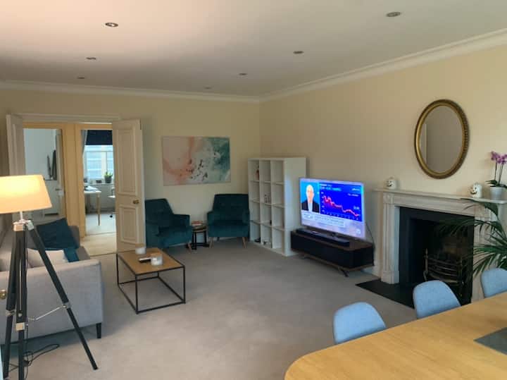 Fabulous, Spacious, 2bed, 2bath Flat In South Ken - Chelsea