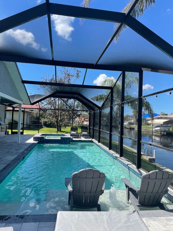 Gulf Access, Waterfront Oasis W/new Saltwater Pool - Cape Coral, FL