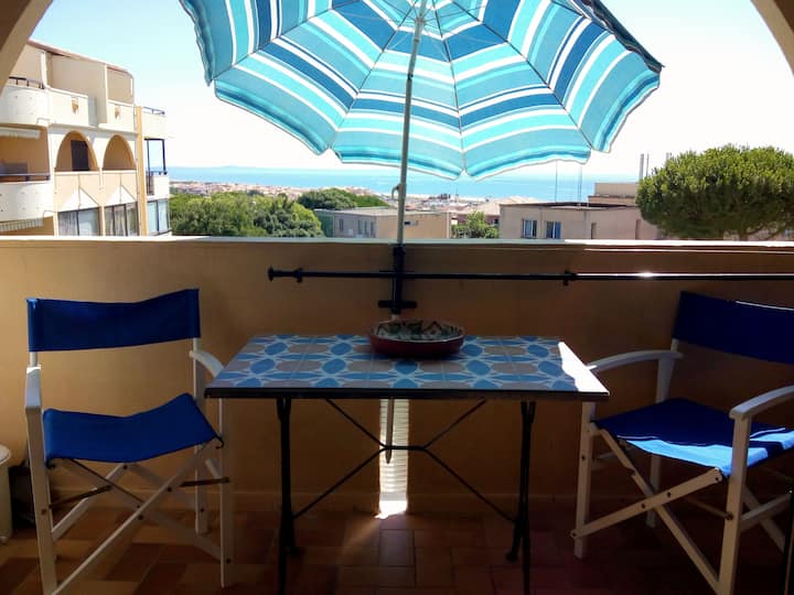 On Pose Ses Valises. - Saint-Pierre-la-Mer