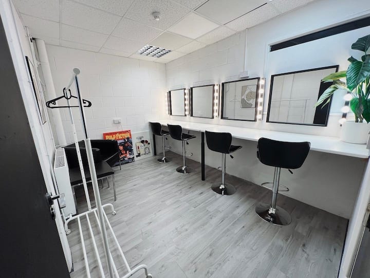 Blackout Film & Photo Studio - 크로이던