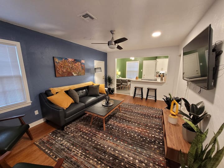 Cozy Mid-century Bungalow Close To Campus. - Norman, OK