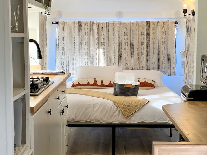 Delta: A Delightful Vintage Avion - Grand Junction, CO