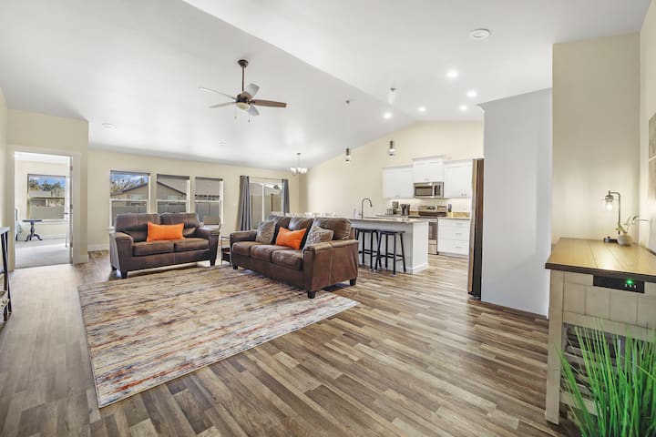 Beautiful Duplex In Broadmoor Subdivision - Jerome, ID