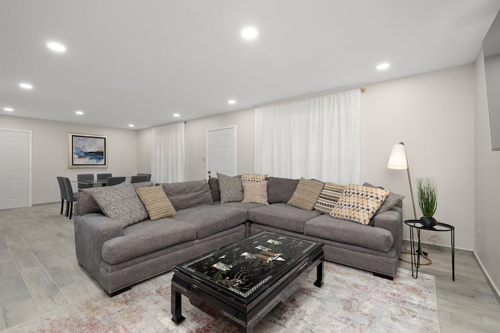 Beautiful Garden With Matures Oaks, Apartment 3/2 - McAllen, TX