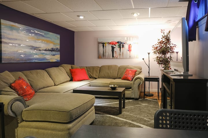 Bright, Artsy, Spacious 2 Bdrm Apt. Near Town - Peterborough, ON, Canadà