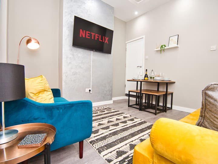 *Sleeps 9* Modern, 4 Bed House - Contractors - Birmingham