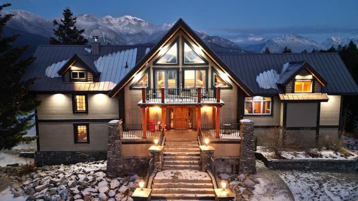 Grey Rock Chalet - Hot Tub, Theatre, 8000 Sq/ft - Fairmont Hot Springs, BC