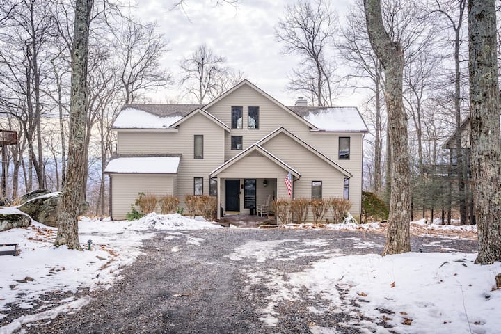 Walk To Ski! Mntn View Dogsok Pool Table Fireplace - Wintergreen, VA