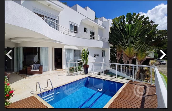 Casa Agradável Com Piscina Próx Ao Centro E Praias - Florianópolis