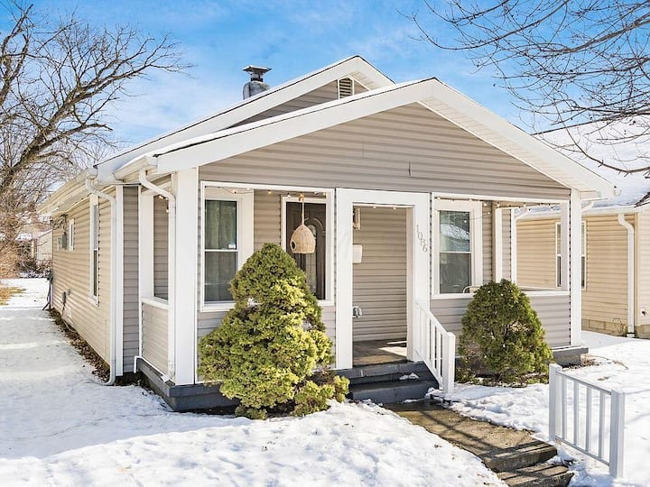 Cozy Quiet Private & Updated Home - 콜럼버스