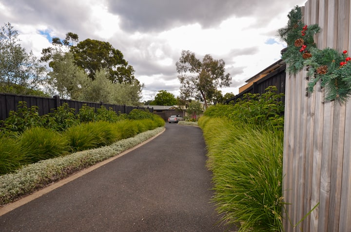Pet Friendly, Seaside Escape In 'Old Mount Martha' - Mount Martha