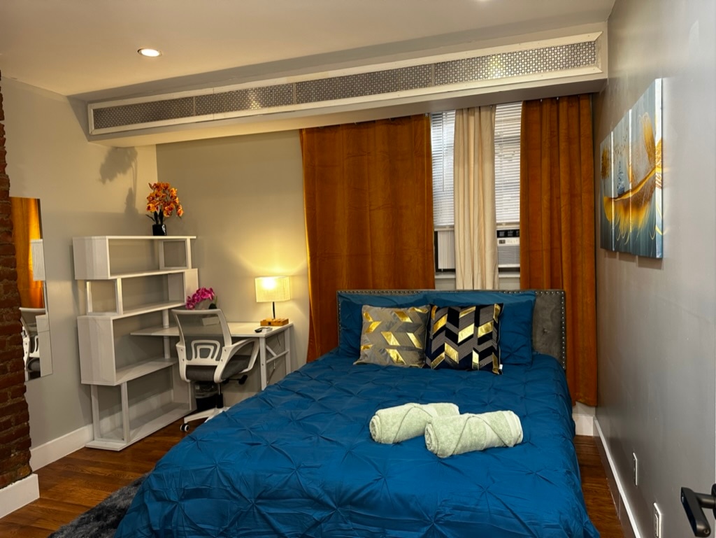 BP STAYS . com - Queen Room | Home Office - Apartments for Rent in New ...