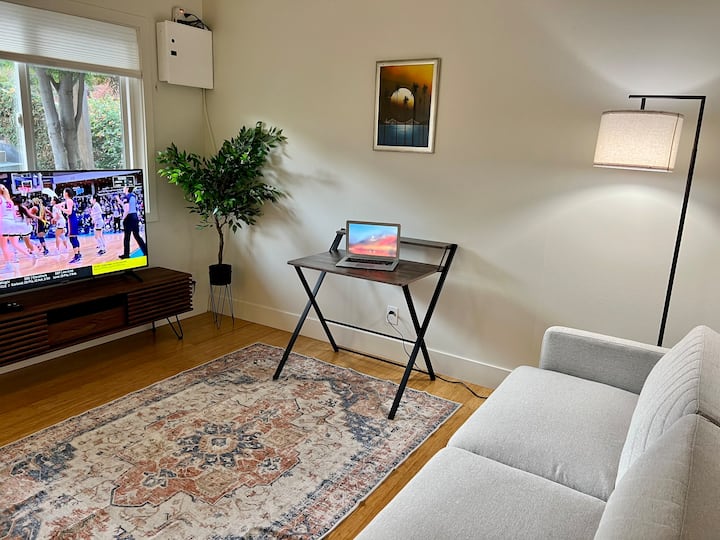 Walk To Caltrain, Shops & More: Quiet Patioretreat - San Mateo, CA