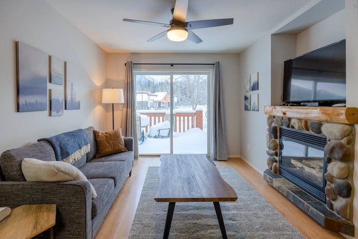 2 Bdr+loft Townhouse | Fireplace | Great Location - Fernie