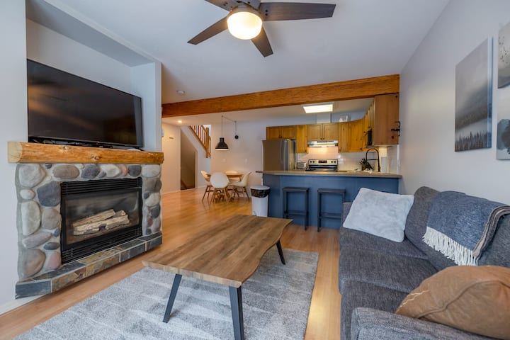 Modern Condo | Fireplace | Patio | Great Views - Fernie