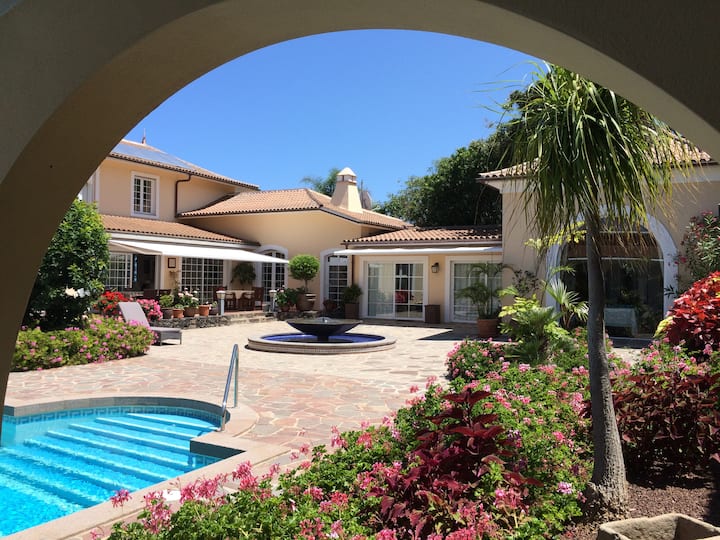 Finca El Cardinal Atemberaubende Luxusvilla - Villas for Rent in Icod ...