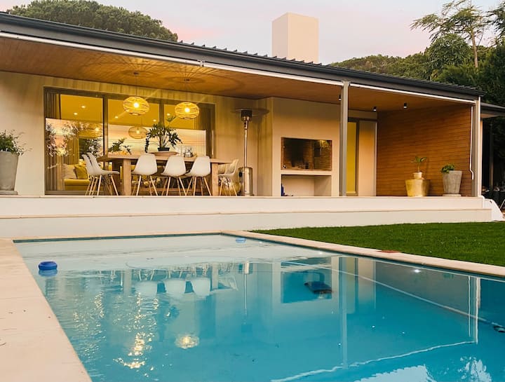 Home Away From Home, With Pool And Big Garden. - Stellenbosch