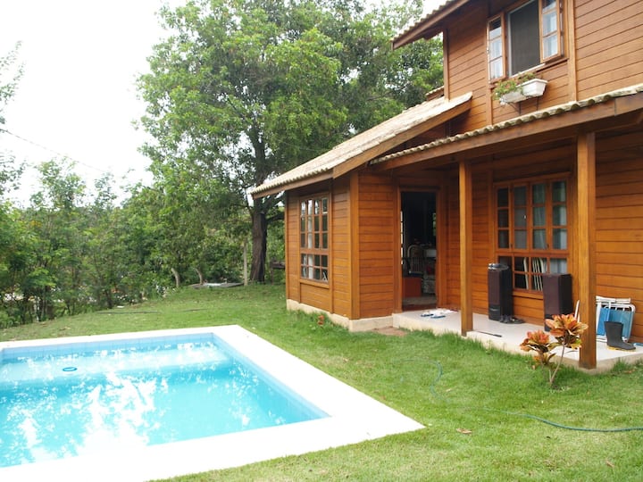 Chalé Próximo à Praia Da Bacutia, Com Piscina. - Guarapari