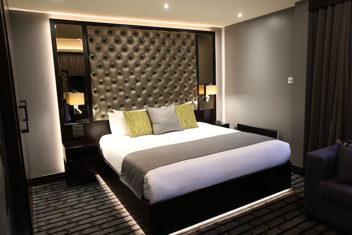 Deluxe Suite - Motherwell