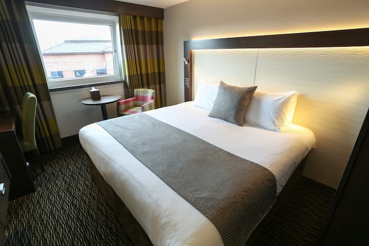 Club Super King Room - Motherwell