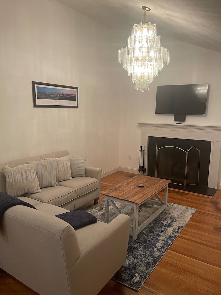 Home In Burlington - Burlington, MA