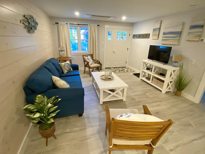 Cedarshore, New 1-bedroom Apartment W/screen Porch - Maine