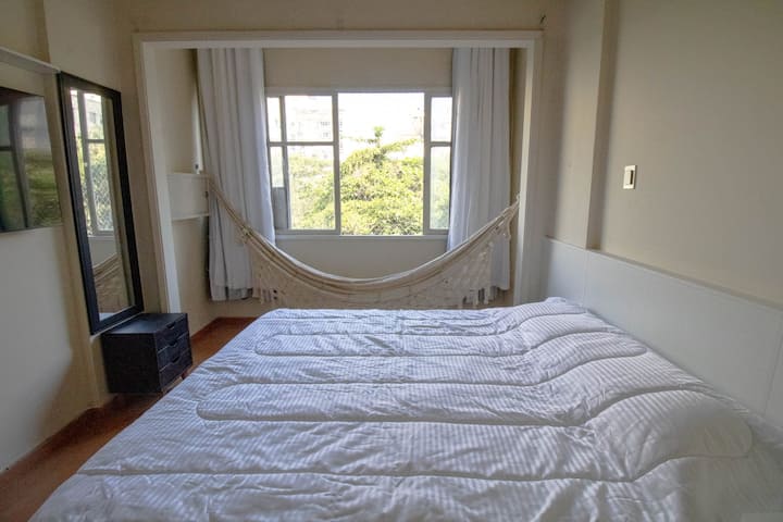 Conforto Perto Da Praia, Comércio, Metrô, ôNibus - Rio de Janeiro