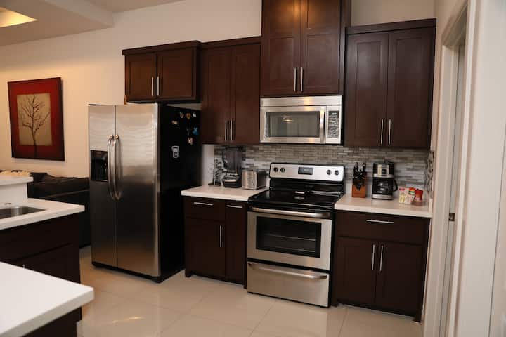 Cozy And Spacious 3 Bedroom Home With Garage - Mission, TX
